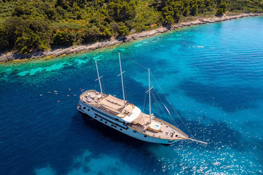 Luxury Hike Croatia Cruise l Sail Croatia